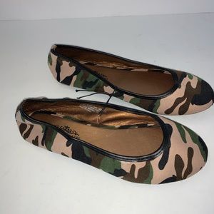 Charles Albert | Shoes | Charles Albert Camouflage Ballet Flats Nwot 75 ...